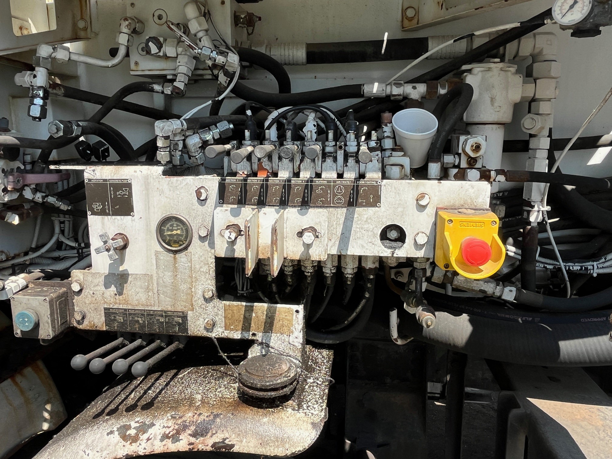 2001 Schwing 2023-4 KVM 34X - 2001 Mack MR688s *E983 | Concrete Pump Repair